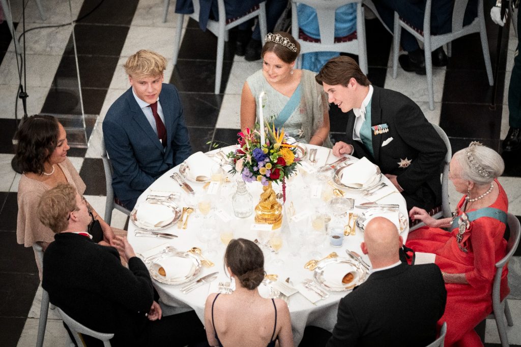 Kronprinsen bekræfter: Prinsessen skal i Forsvaret