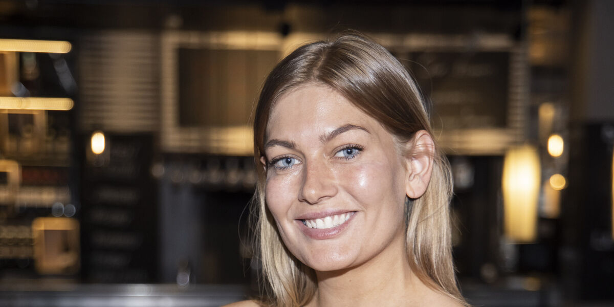 Dropper bh’en: Pernille Nygaard poserer i gennemsigtig top