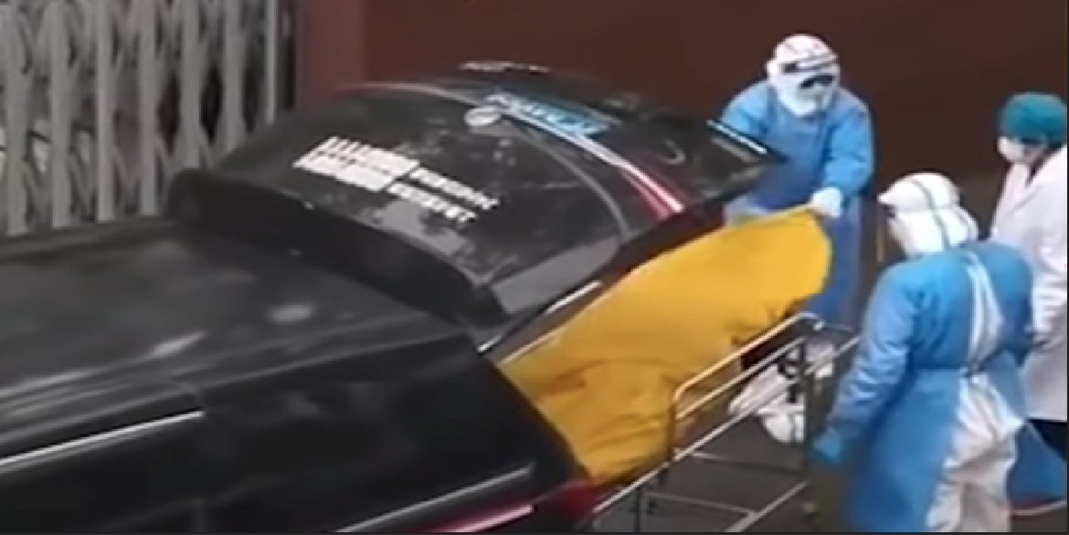 Video går viralt: Mand lagt i ligpose selv om han er i live