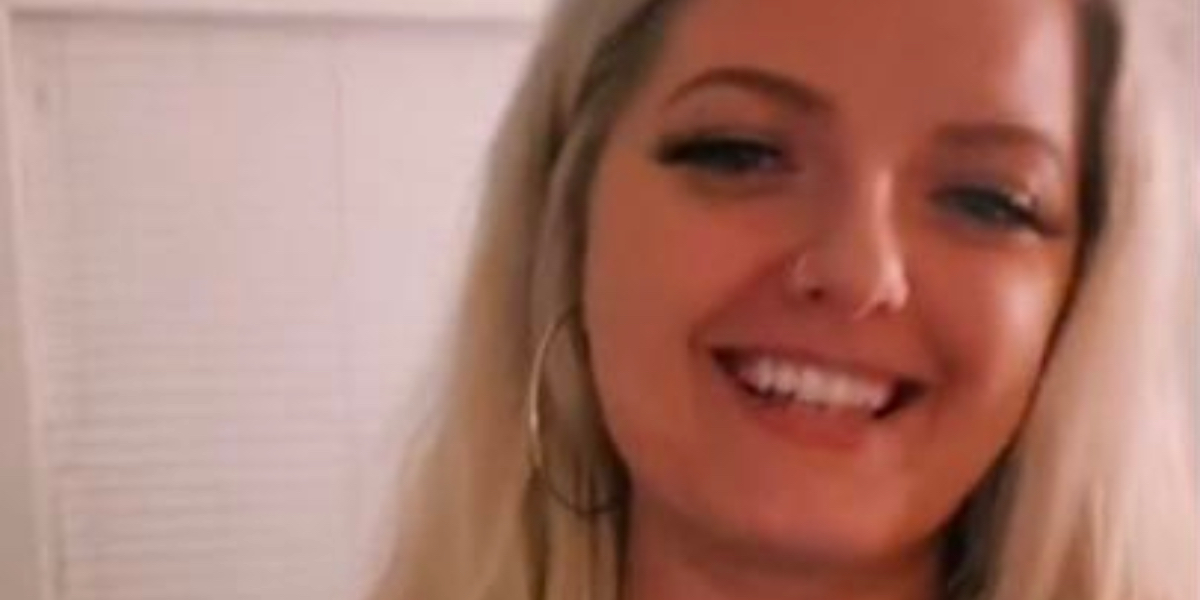 Ung kvinde var på restaurant med venner: Da hun så særlig detalje på regningen, blev hun rasende